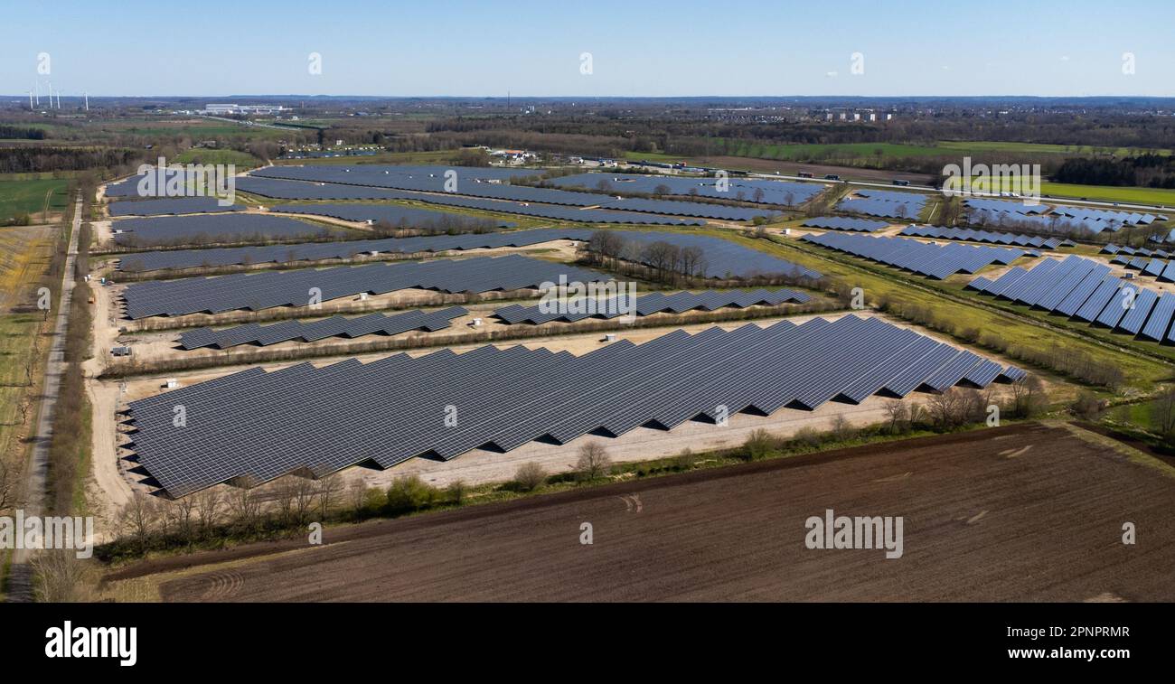Wasbek, Germany. 19th Apr, 2023. A new solar plant stands next to ...