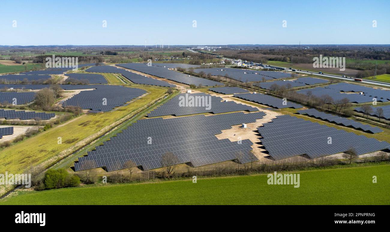 Wasbek, Germany. 19th Apr, 2023. A new solar plant stands next to ...