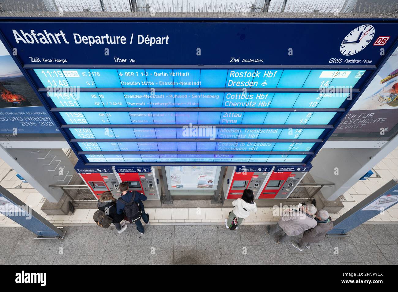 Deutsche bahn ticket machines hi-res stock photography and images - Alamy