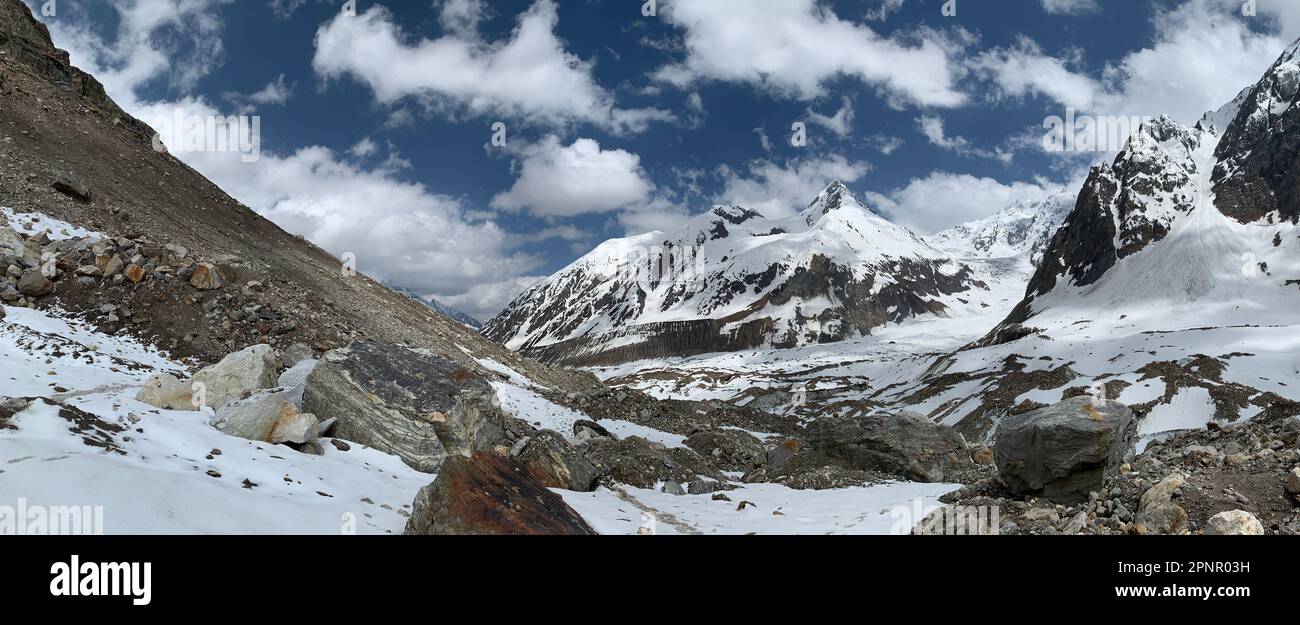 Panpatia Col (Panpatia Pass) mountain pass in the Indian Himalayas ...
