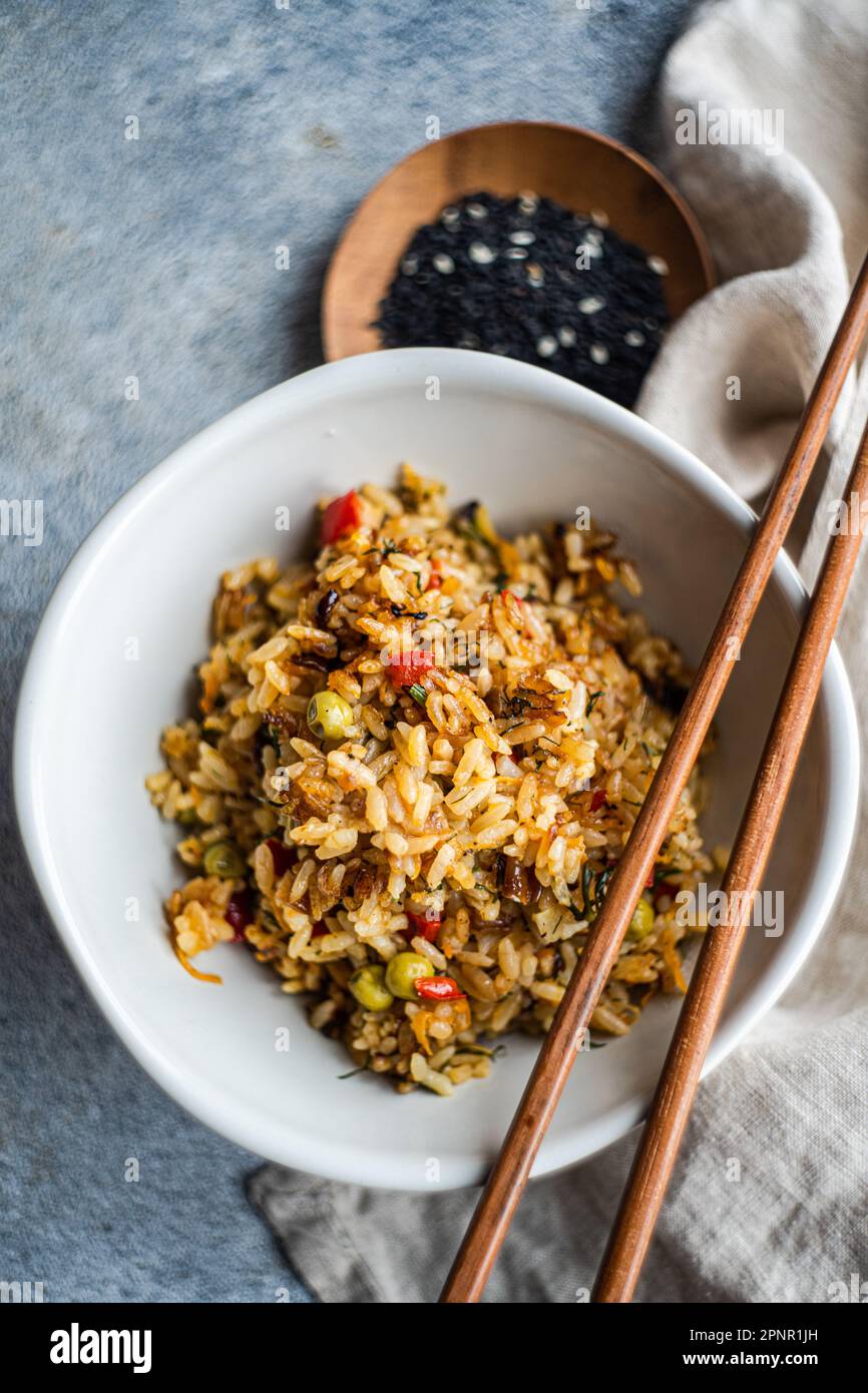 Overhead view of a bowl of fried rice with vegetables Stock Photo - Alamy