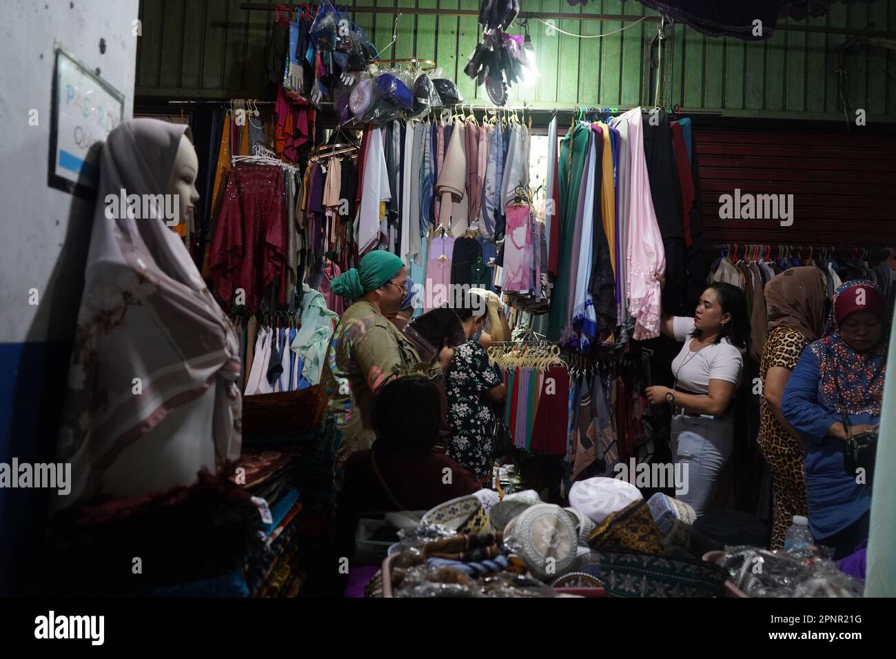 Quiapo, Philippines. 20th April, 2023. Muslim women buy there new ...