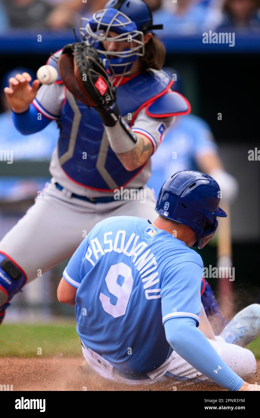 Kansas City Royals' Vinnie Pasquantino (9) beats the throw to Texas ...
