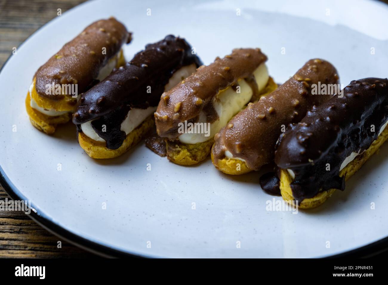Classic eclair hi-res stock photography and images - Alamy