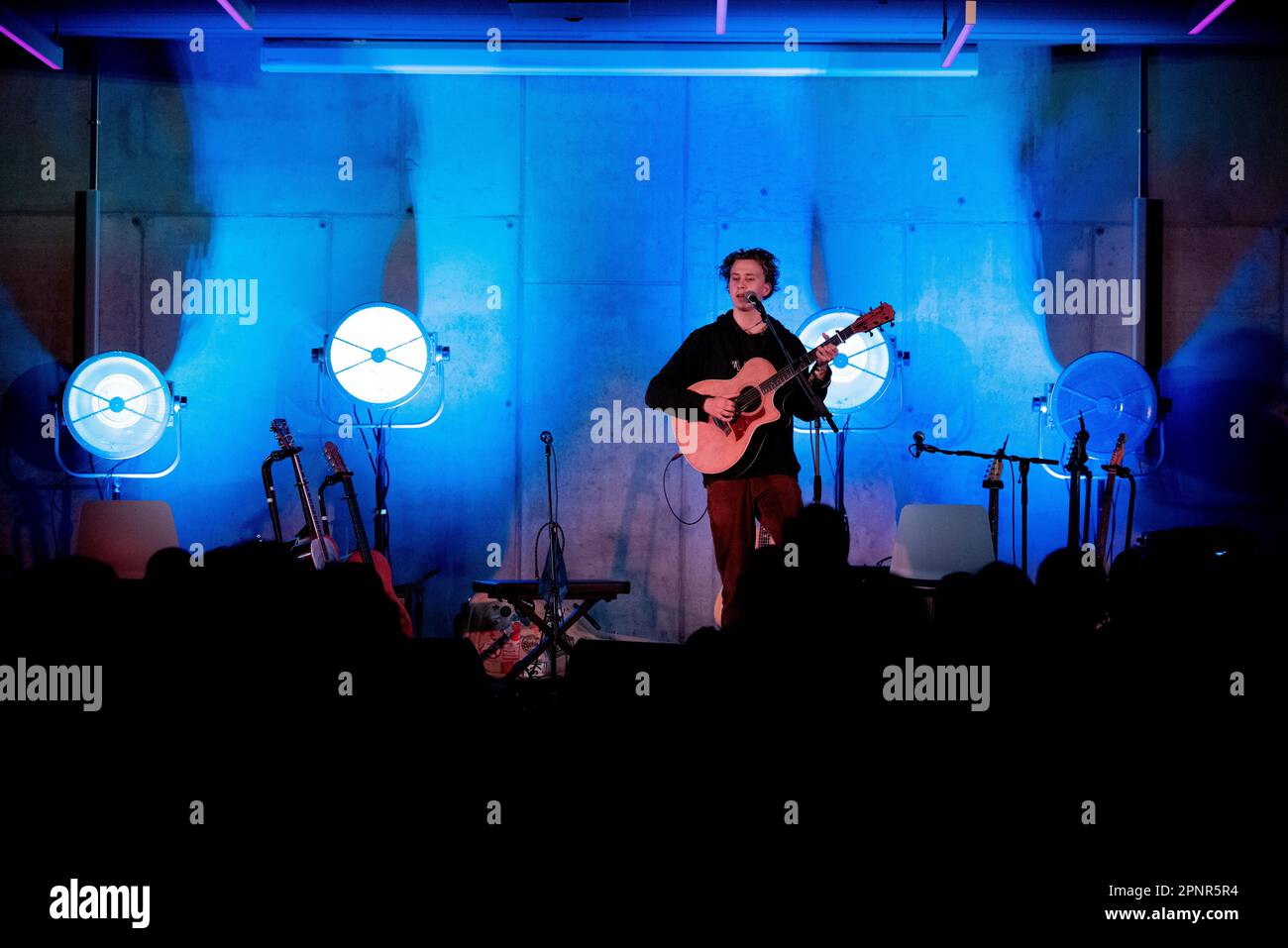 Fink band member hi-res stock photography and images - Alamy