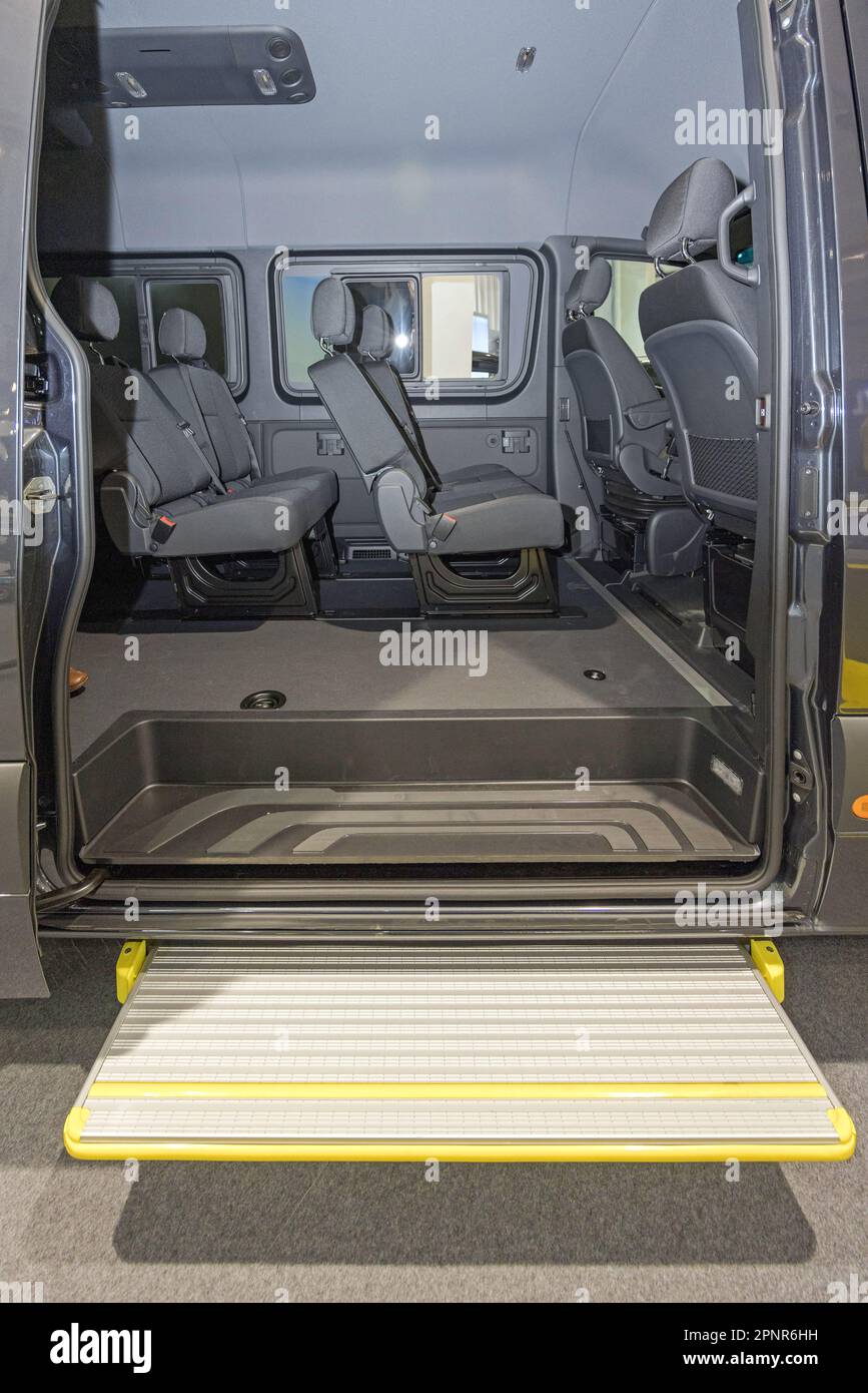 Automatic sliding door hi-res stock photography and images - Alamy