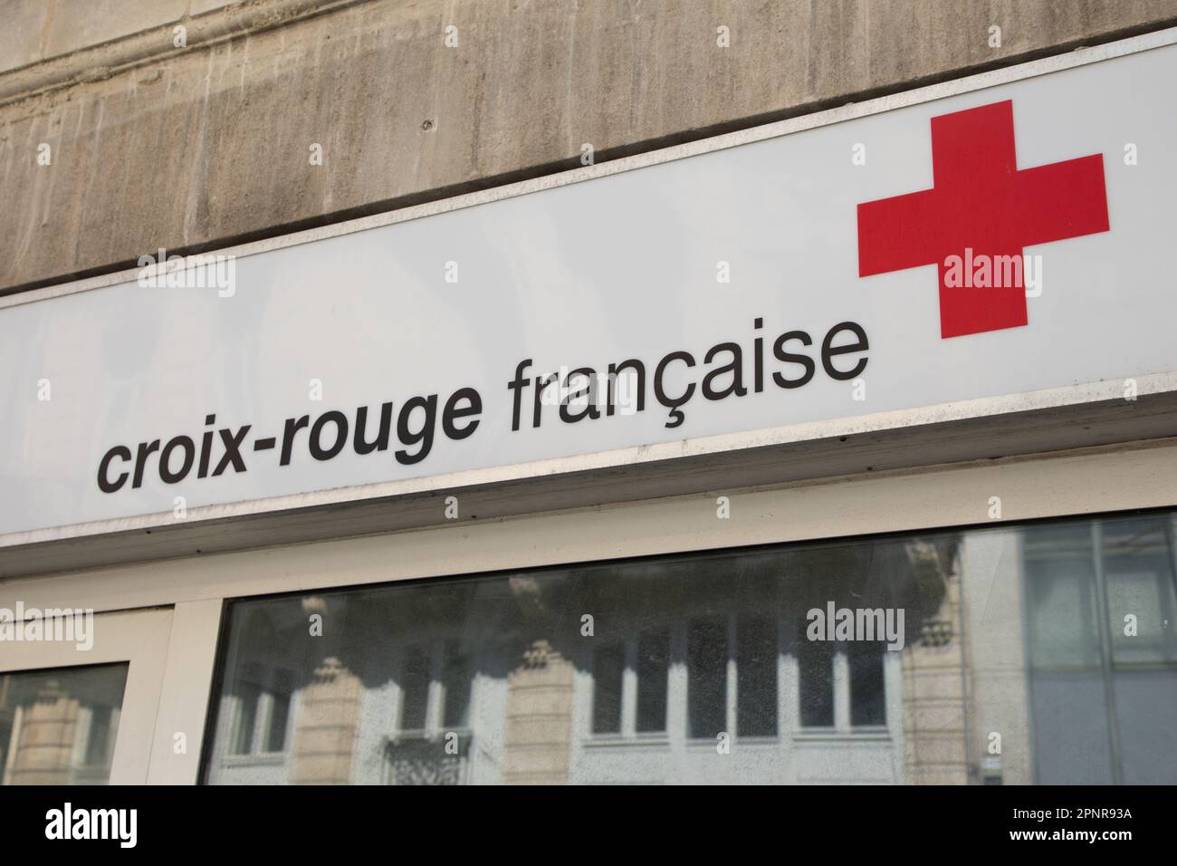 Croix rouge logo hi-res stock photography and images - Alamy
