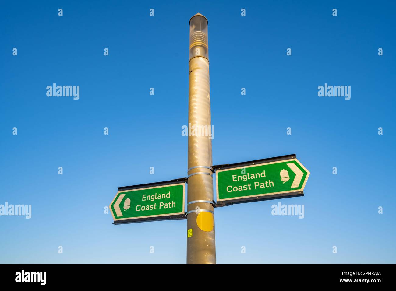 Coast path sign britain hi-res stock photography and images - Alamy