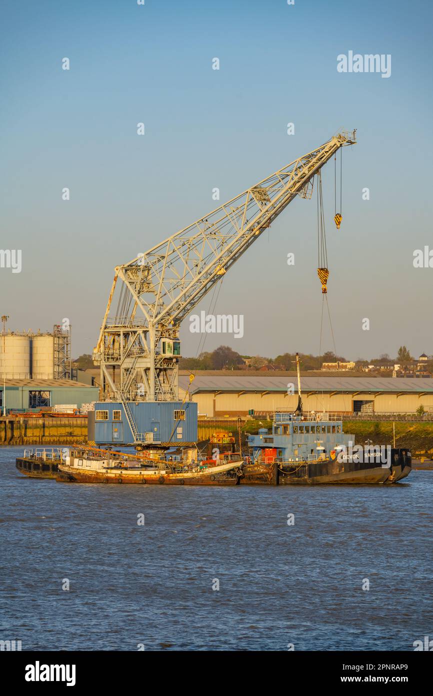 Devon Sampson floating crane on the river Medway Stock Photo - Alamy