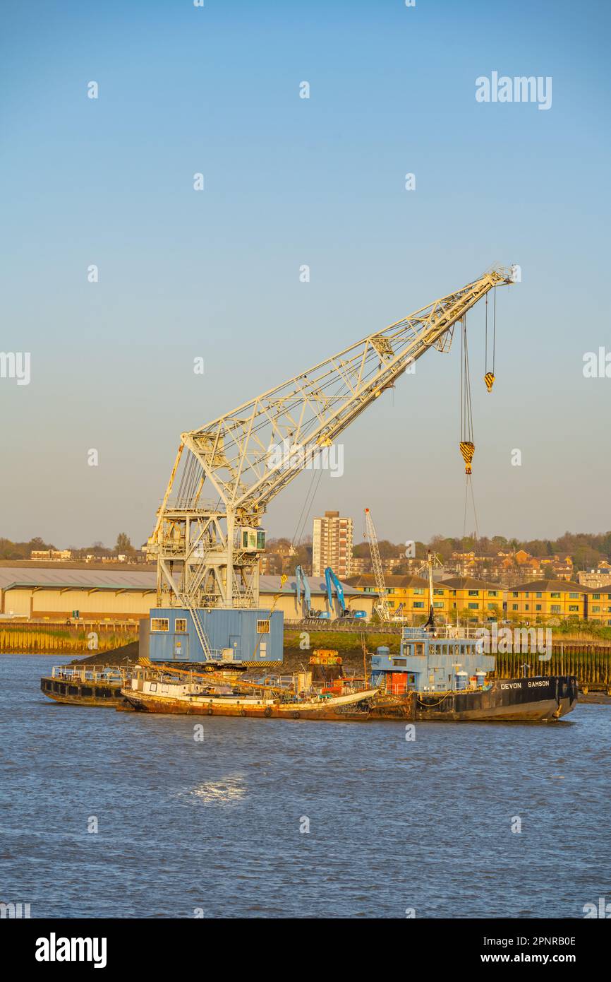 Devon Sampson floating crane on the river Medway Stock Photo - Alamy