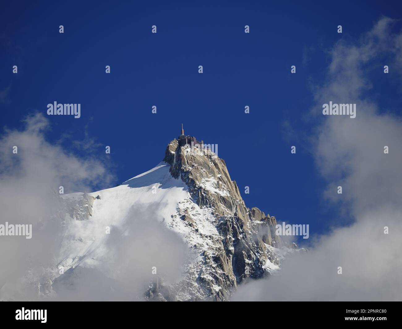 aiguille du midi en vallée de chamonix Stock Photo - Alamy