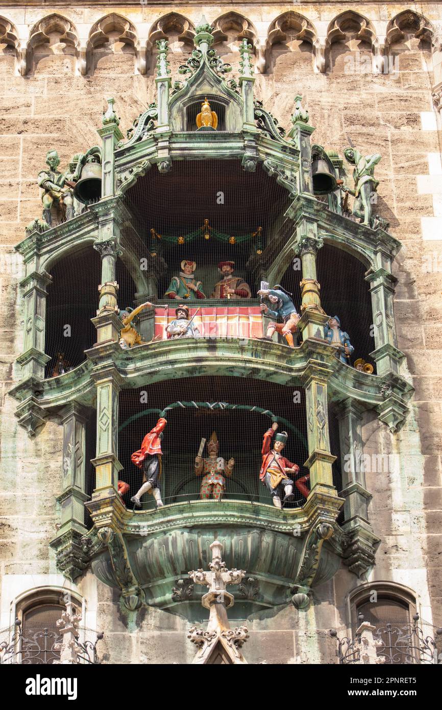 Figures beneath Centre clock on the New City Hall (Neues Rathaus ...