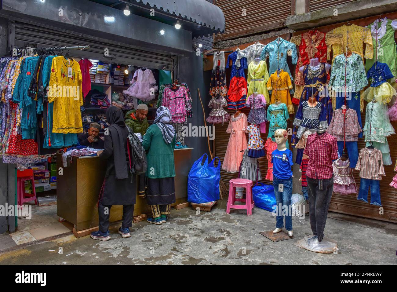 Kashmiri Muslim woman shop ahead of the Muslim festival Eid al-Fitr at ...
