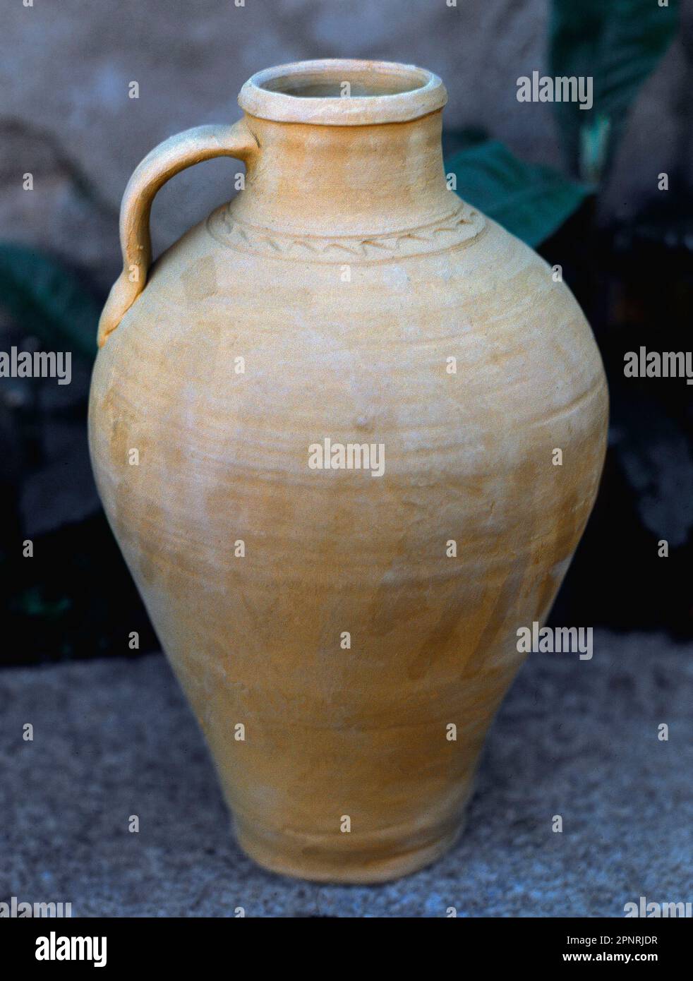 CANTARO DE TIERRA BLANCA-ARTE POPULAR S XX. Location: ALFARERIA. CUERVA ...