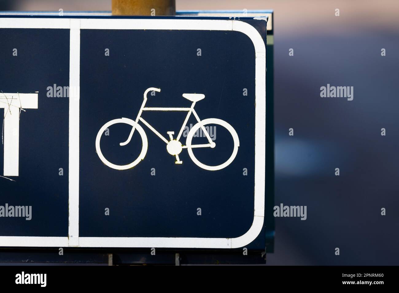 Bicycle sign marking the way to bike road Stock Photo - Alamy
