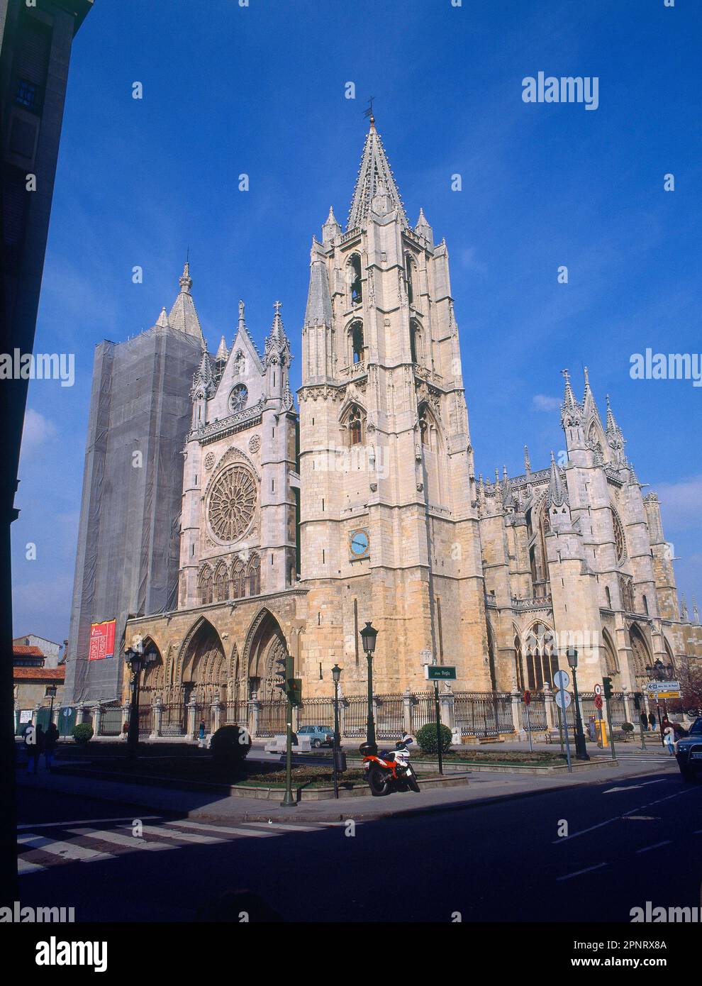 EXTERIOR- CATEDRAL - VISTA GENERAL-ARTE GOTICO - FOTO AÑOS 90. Location ...
