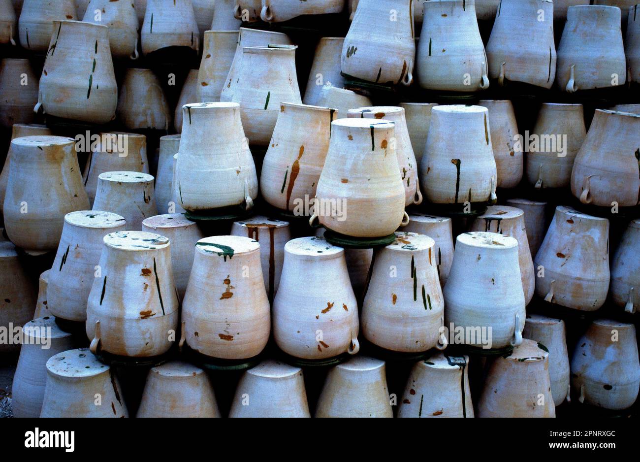 ORZAS Y OLLAS VIDRIADAS POR EL INTERIOR APILADAS EN ALMACEN. Location ...