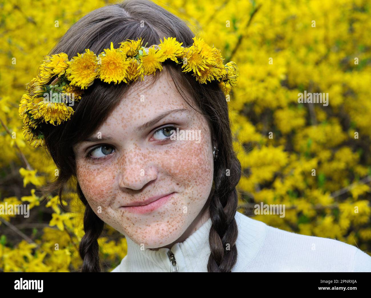 Freckled face close up hi-res stock photography and images - Alamy