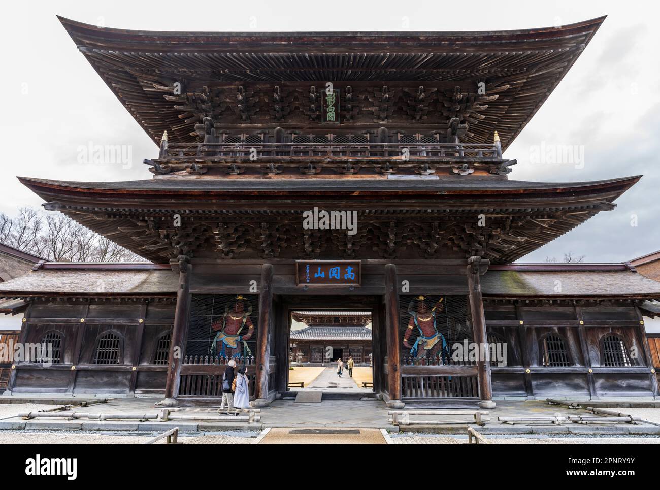 A gate at Zuiryuji, a Zen Buddhist temple in Takaoka, Japan Stock Photo ...