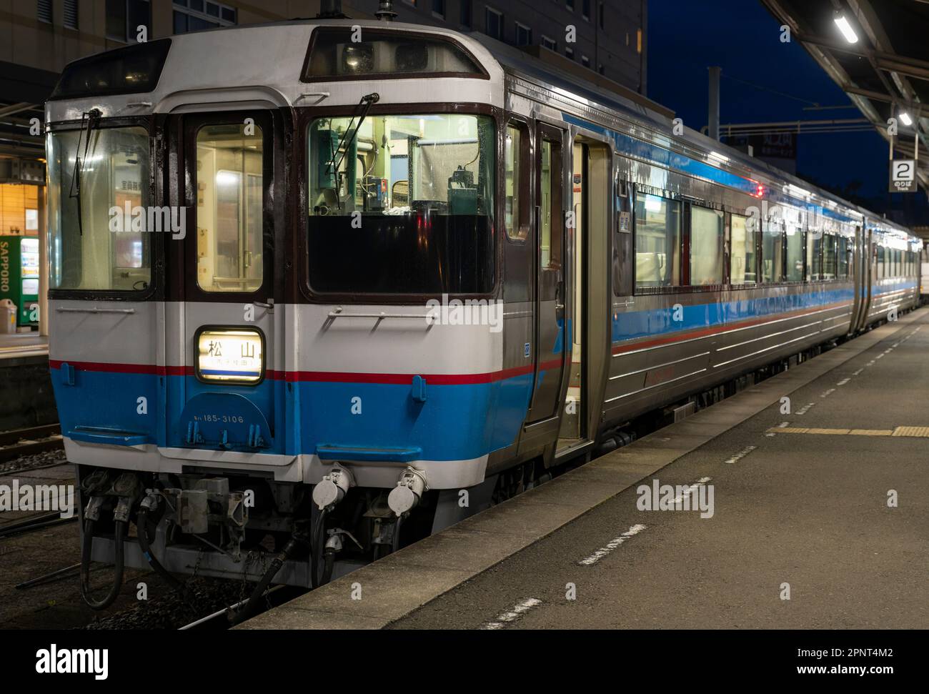 A JR Shikoku KiHa 185 Series train at Uwajima Station in Ehime ...