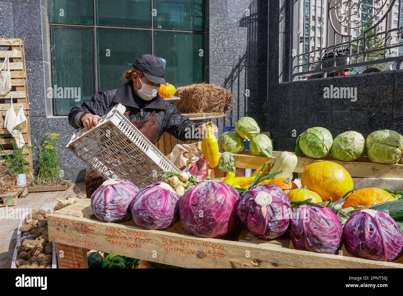 Global consumers hi-res stock photography and images - Alamy