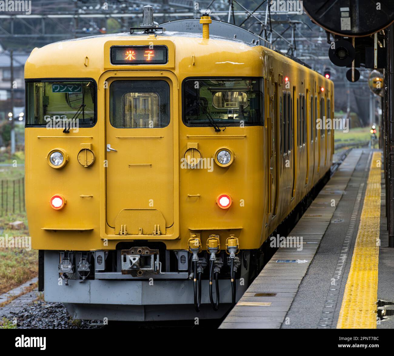 A JR West 113 Series local train at Niimi Station in Okayama Prefecture, Japan Stock Photo - Alamy
