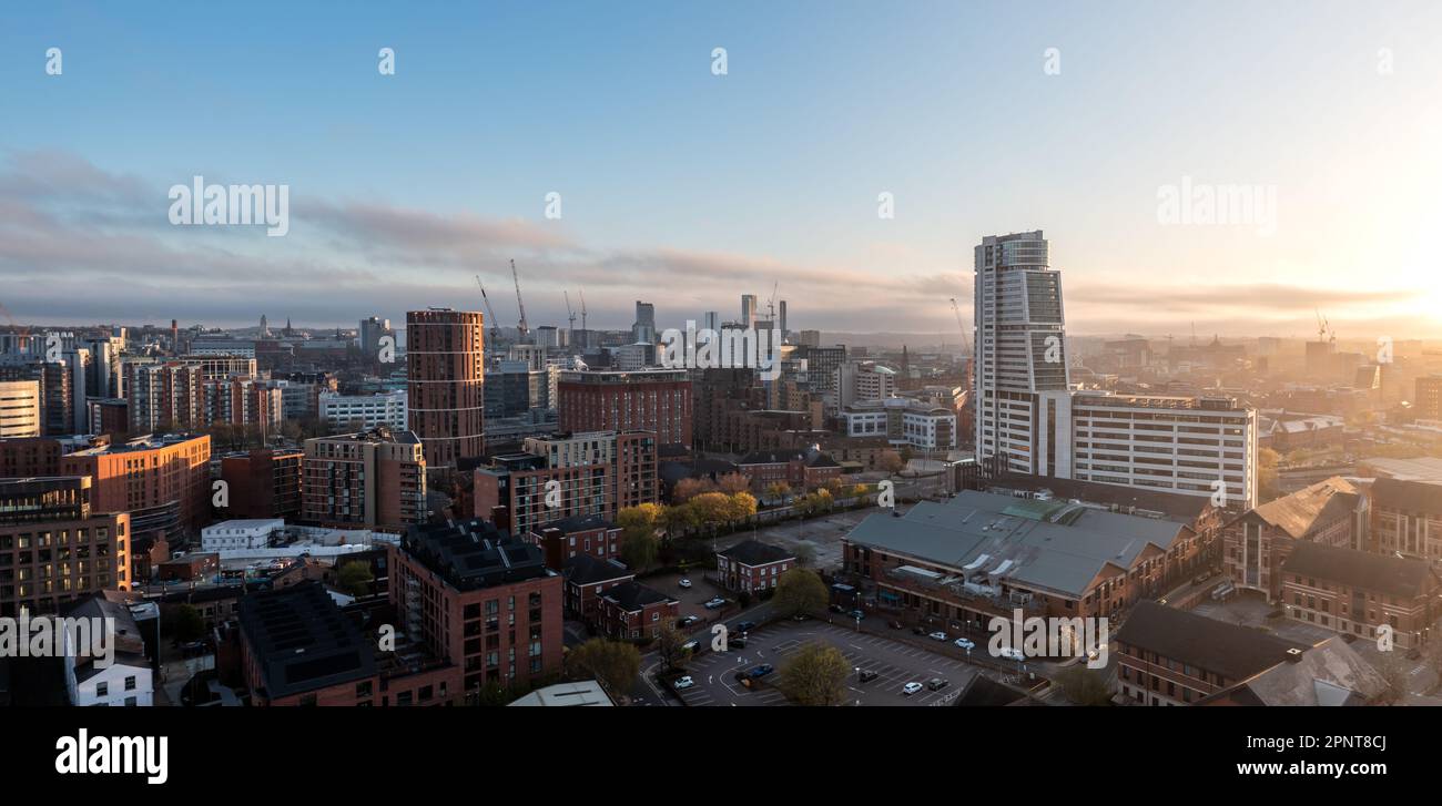 Leeds panoramic skyline hi-res stock photography and images - Alamy