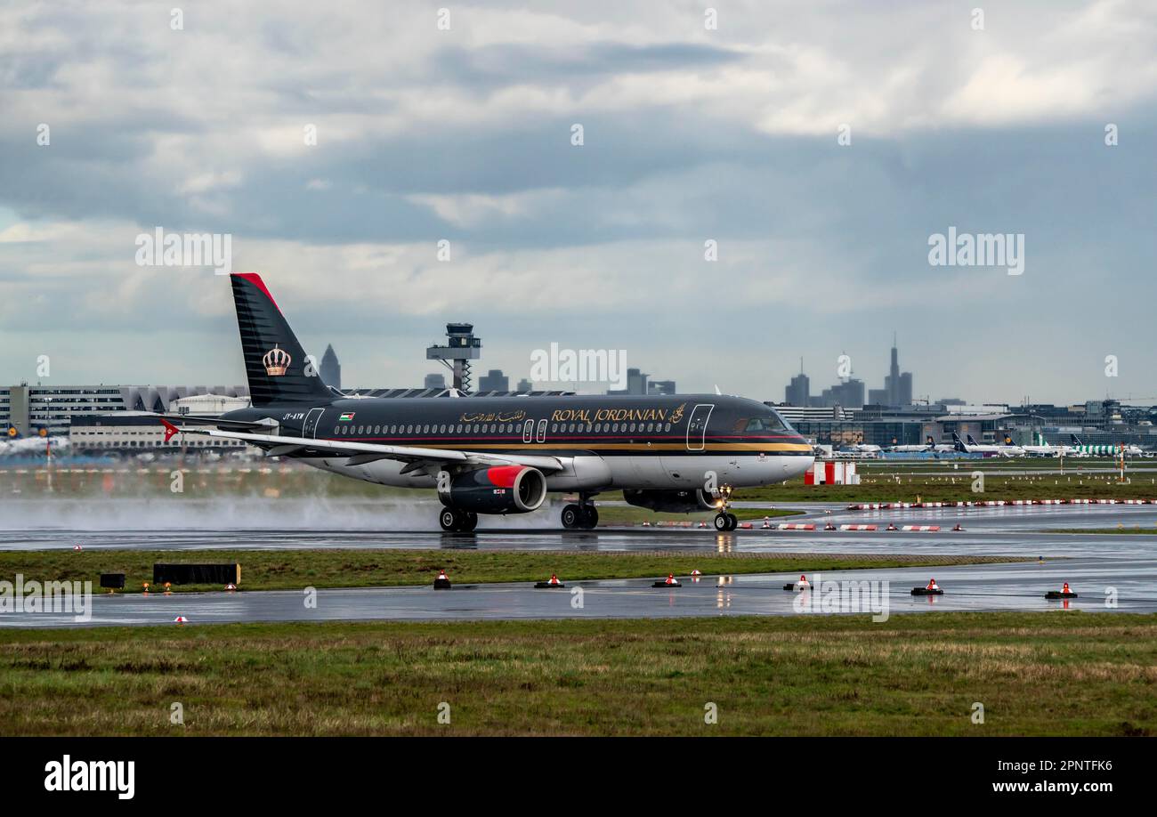 Royal jordanian airbus a321 200 hi-res stock photography and images - Alamy