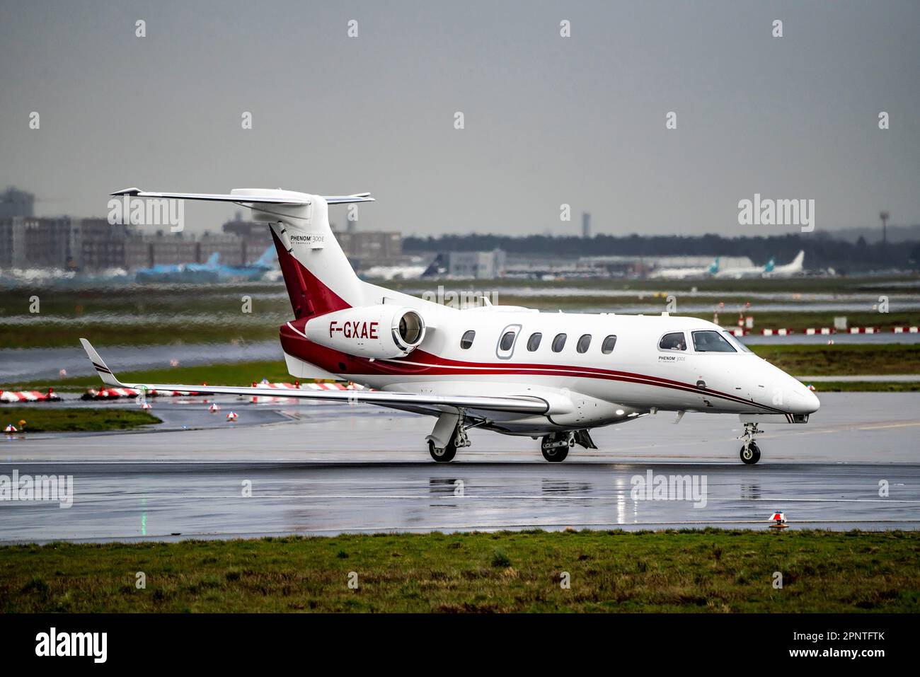 Embraer phenom 300 f gxae hi-res stock photography and images - Alamy
