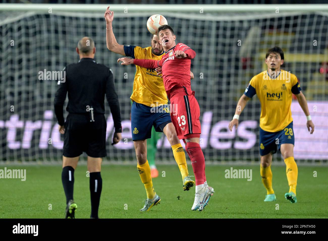 BRUSSELS - (lr) Yorbe Vertessen of Royale Union Saint-Gilloise, Adam ...