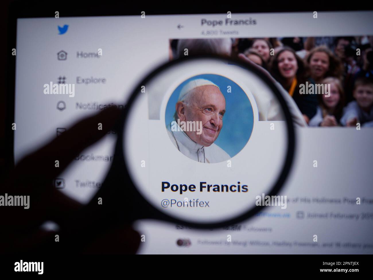 The official Twitter page of Pope Francis, after his legacy blue tick ...