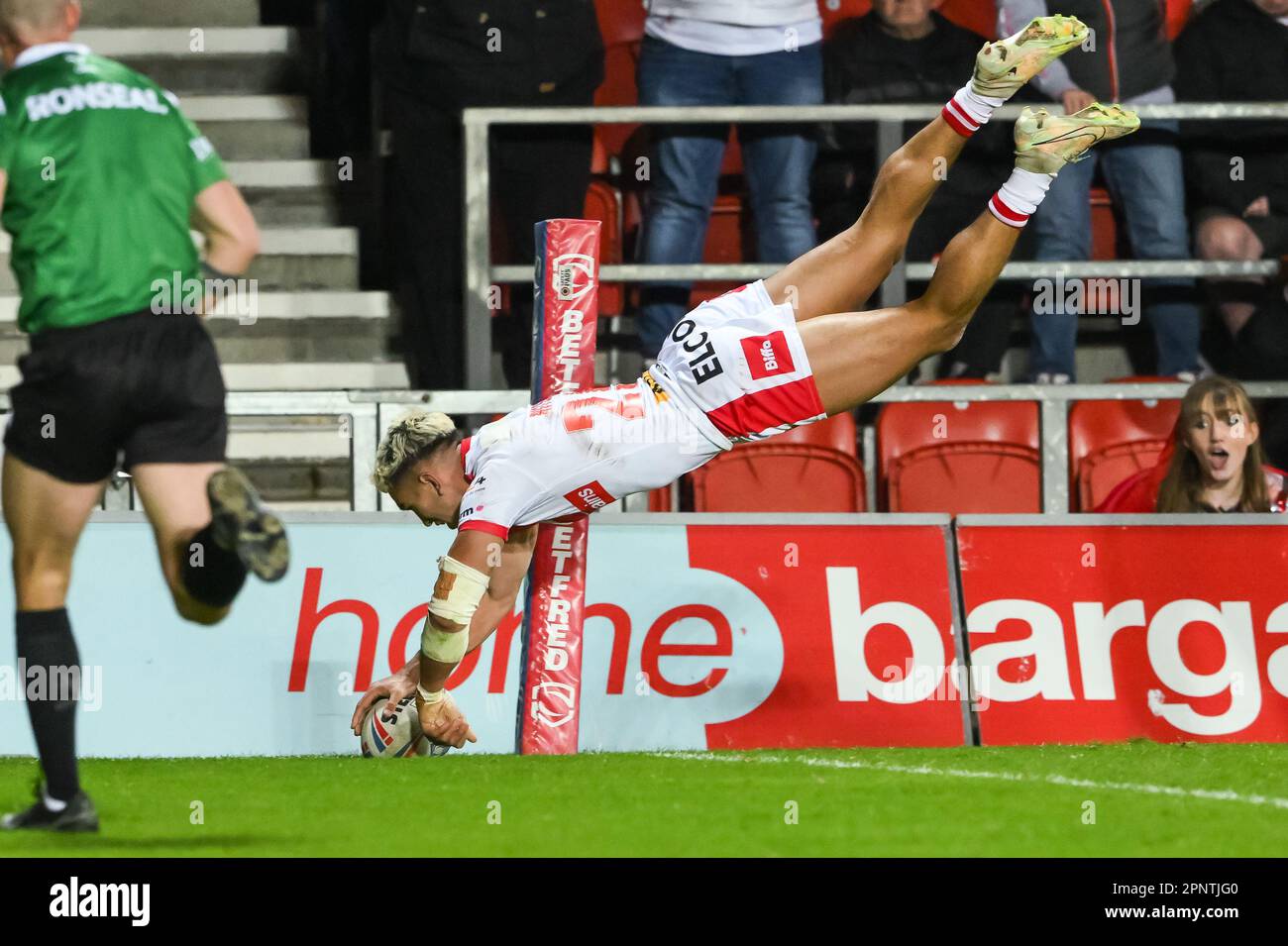 Tee ritson hi-res stock photography and images - Alamy