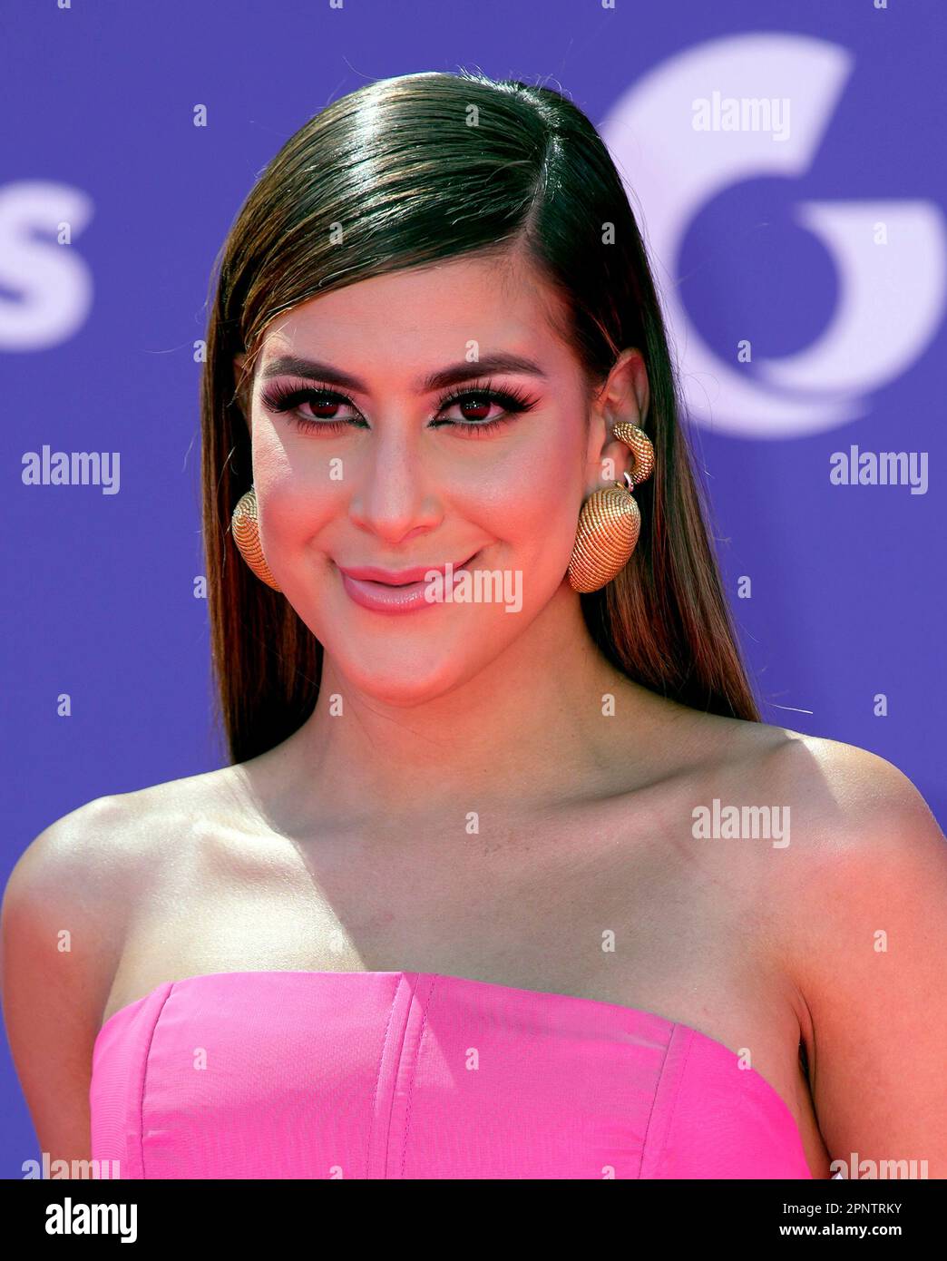 Jessica Rodriguez arrives at the Latin American Music Awards on ...