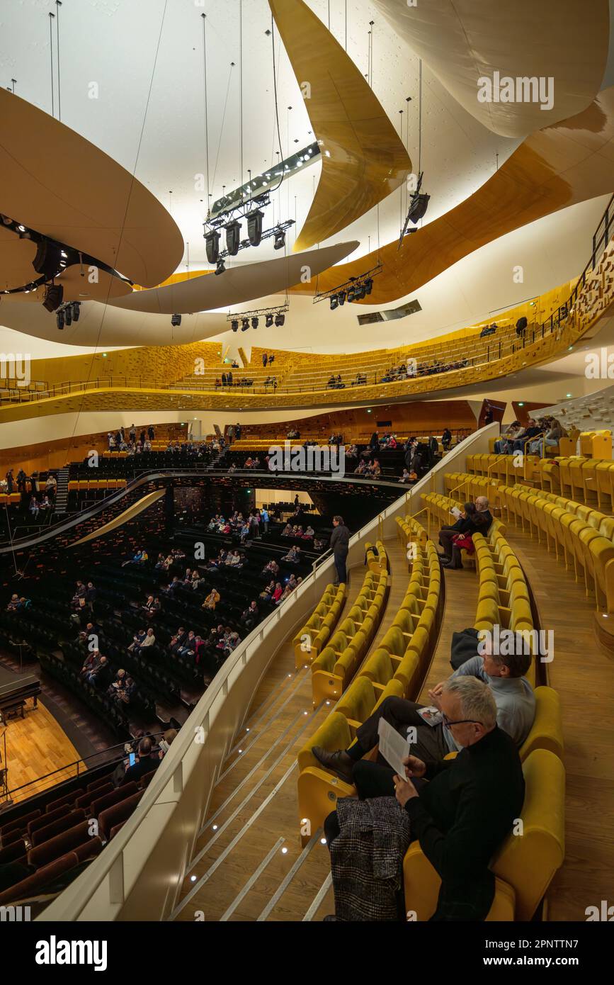20th century audience classical music hi-res stock photography and ...