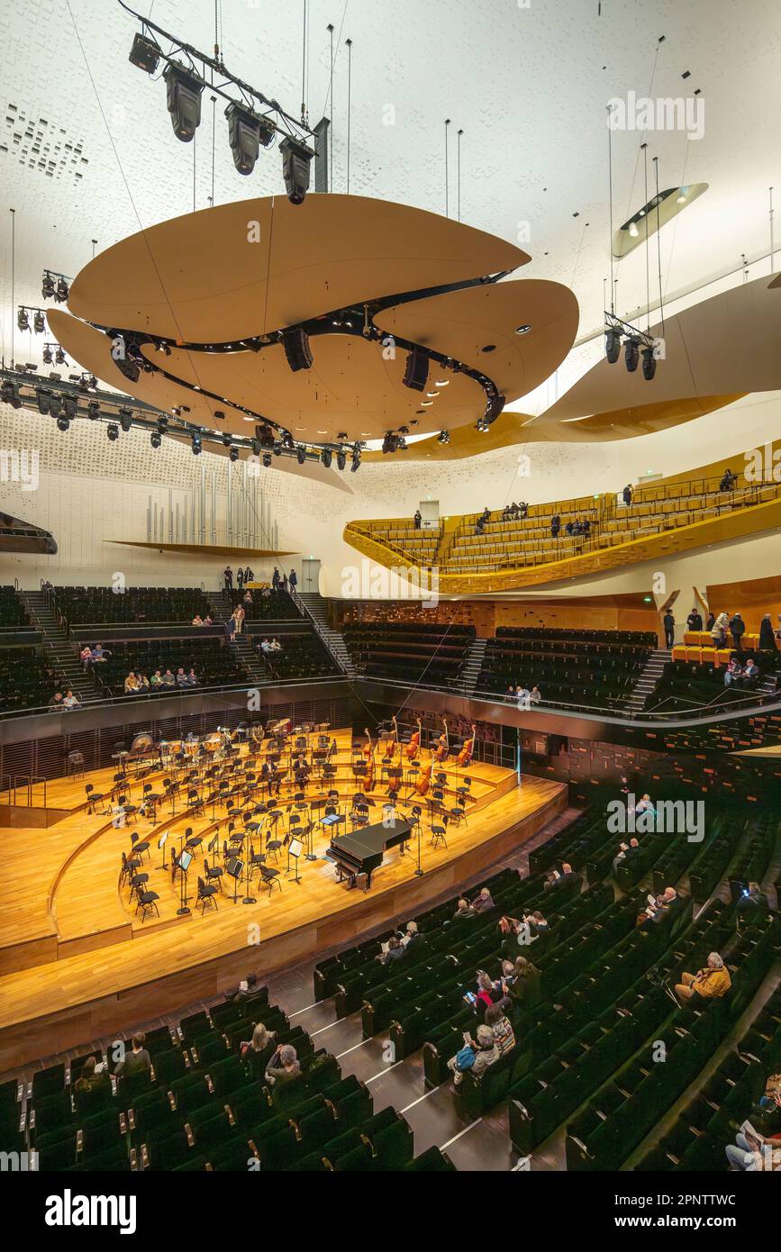 audience and concert hall, Philharmonie de Paris concert hall, Paris ...