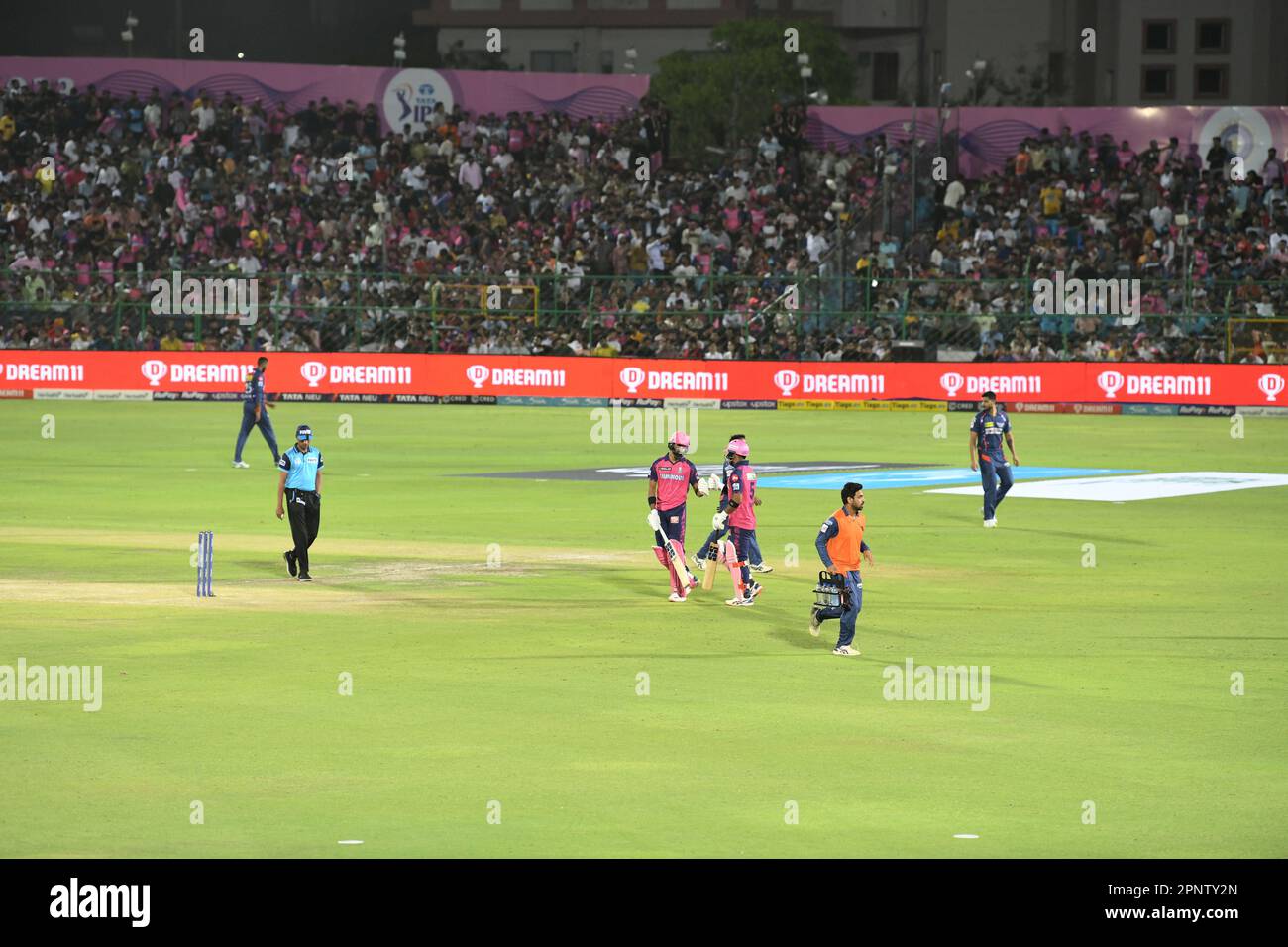 Indian premier league crowd hi-res stock photography and images - Alamy