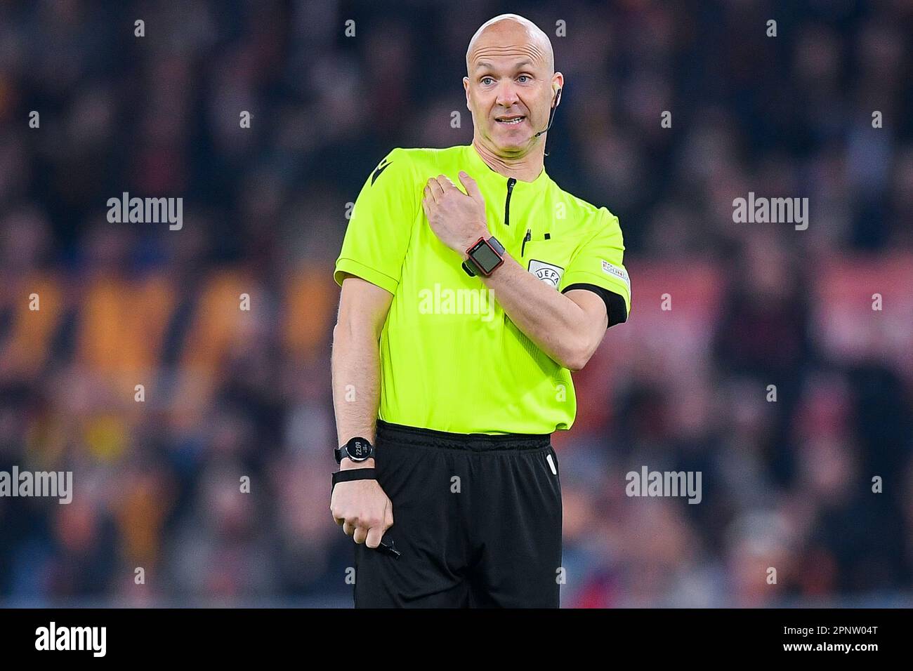 20-04-2023: Sport: Roma v Feyenoord ROMA, ITALY - APRIL 20: referee ...