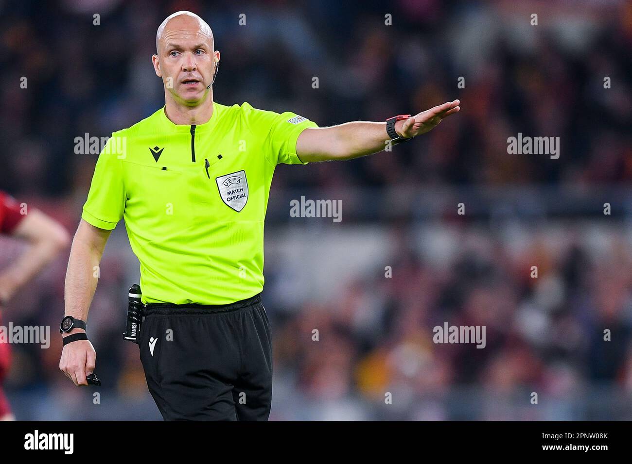 20-04-2023: Sport: Roma v Feyenoord ROMA, ITALY - APRIL 20: referee ...