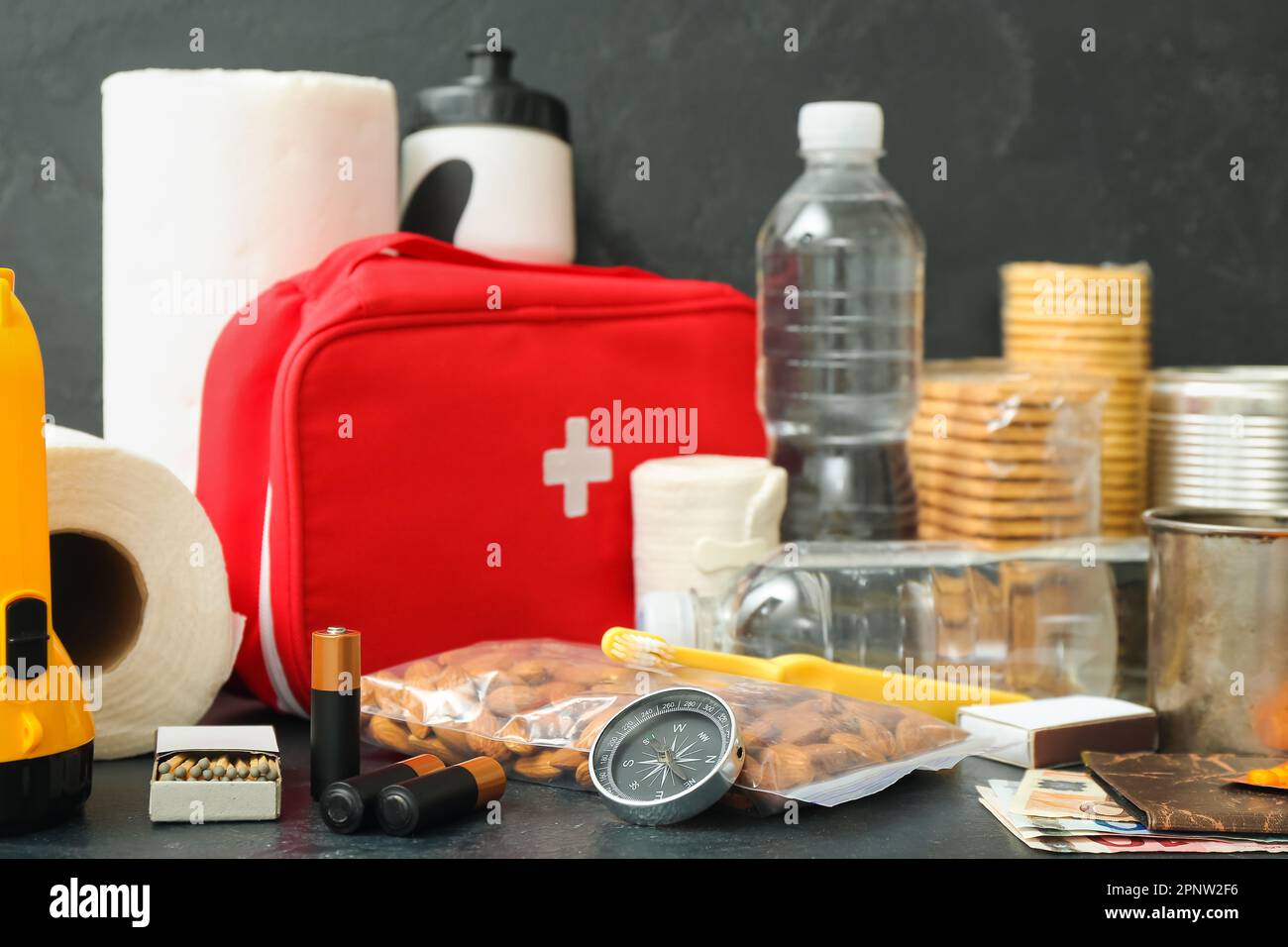 Pack emergency survival kit hi-res stock photography and images - Alamy
