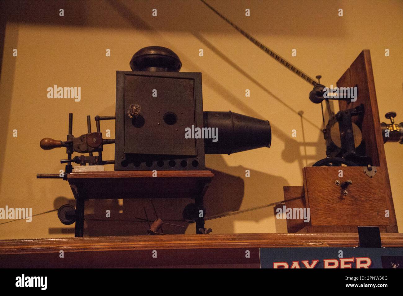 Edison projecting kinetoscope hi-res stock photography and images - Alamy
