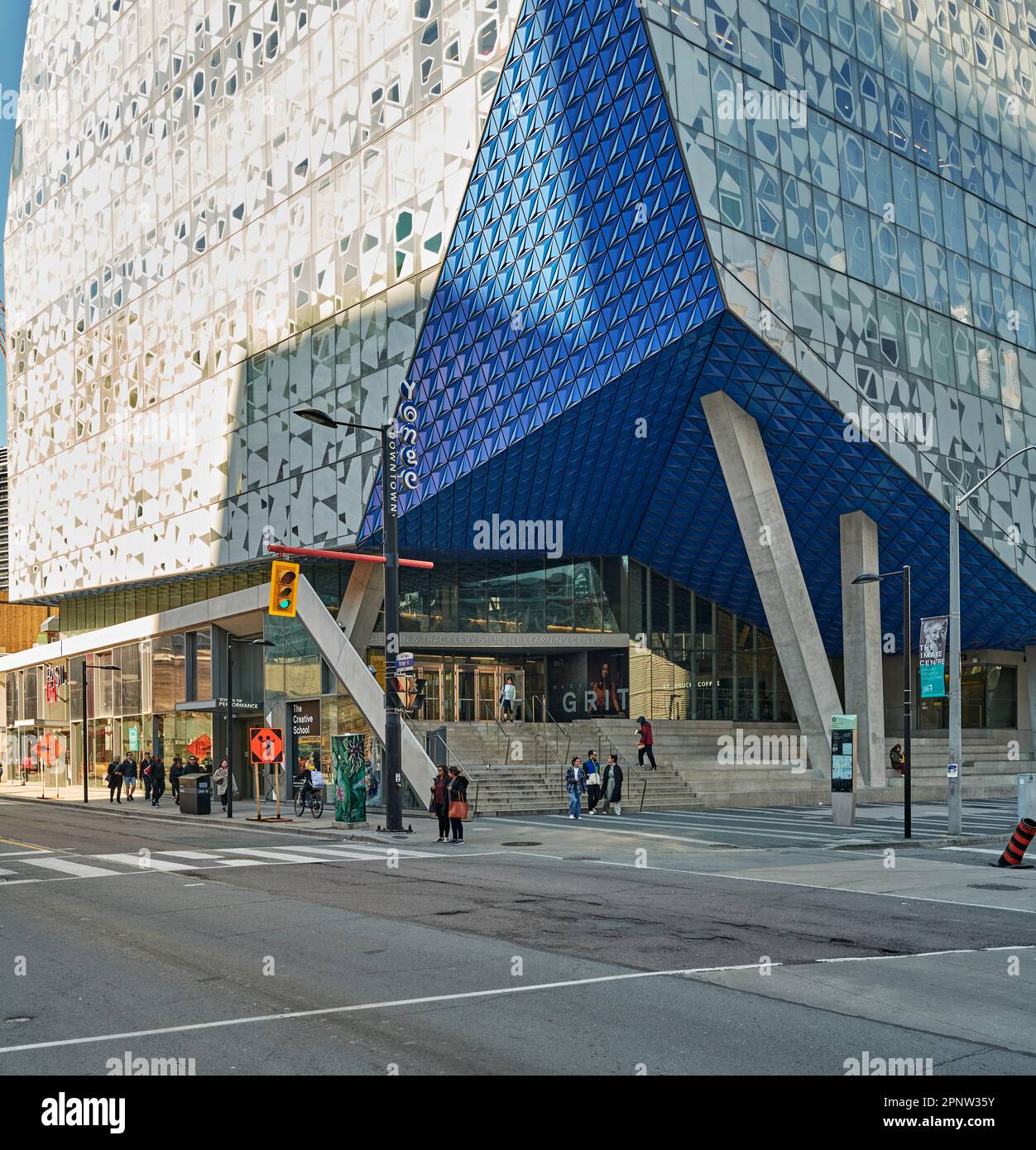 Yonge Street Toronto Stock Photo - Alamy