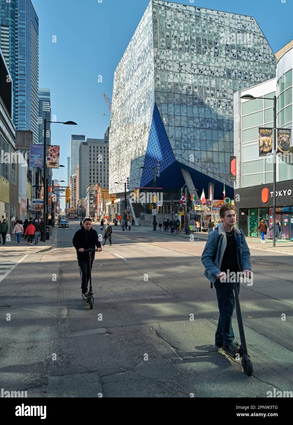 Toronto traffic in downtown core hi-res stock photography and images ...