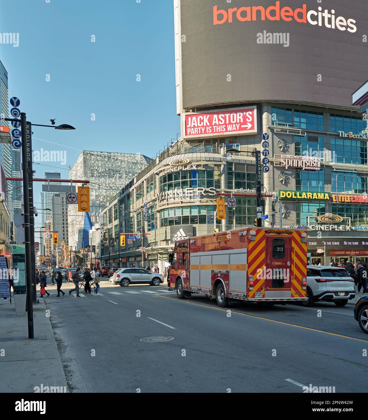 Yonge Street Toronto Stock Photo - Alamy