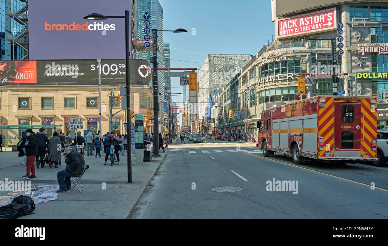 Yonge Street Toronto Stock Photo - Alamy