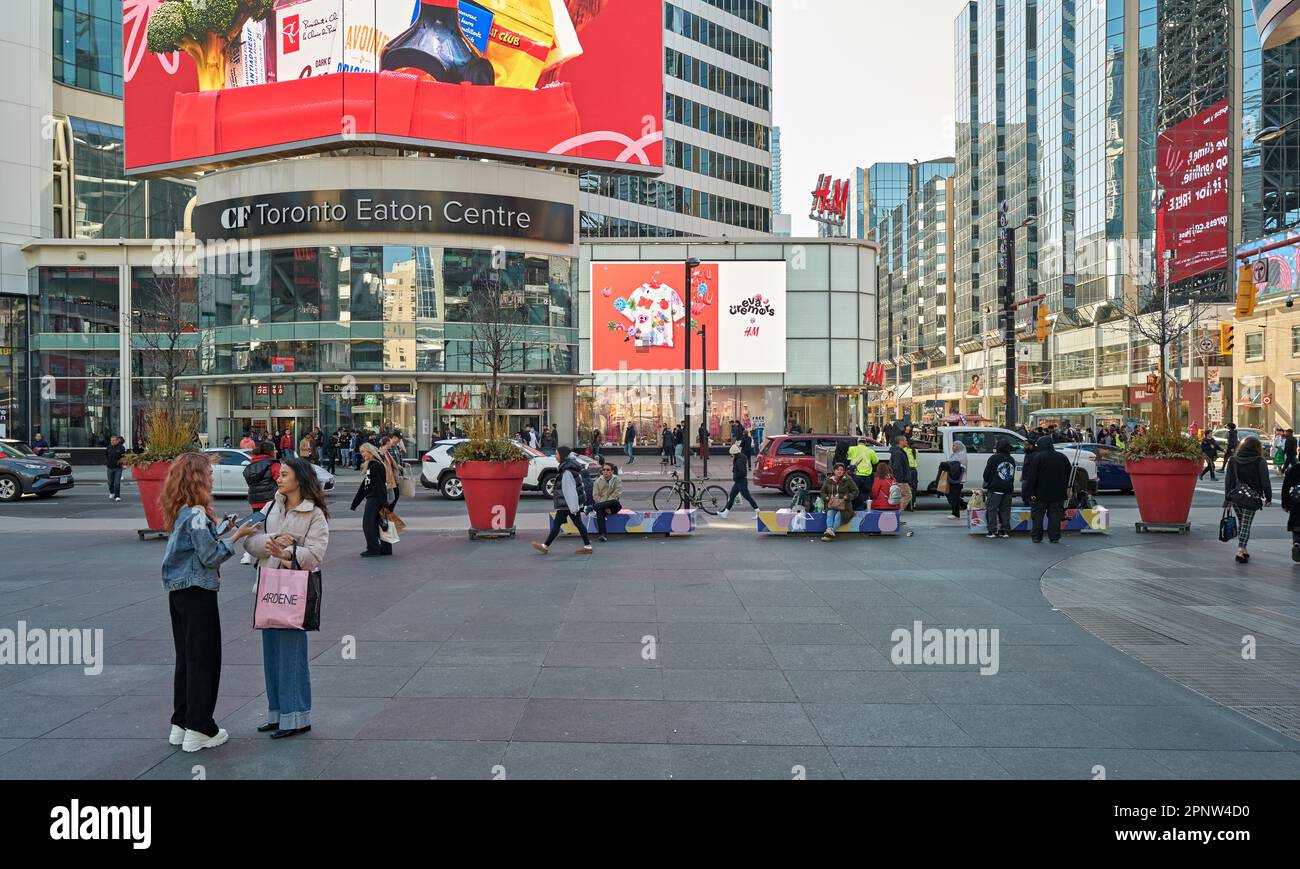 Yonge Street Toronto Stock Photo - Alamy