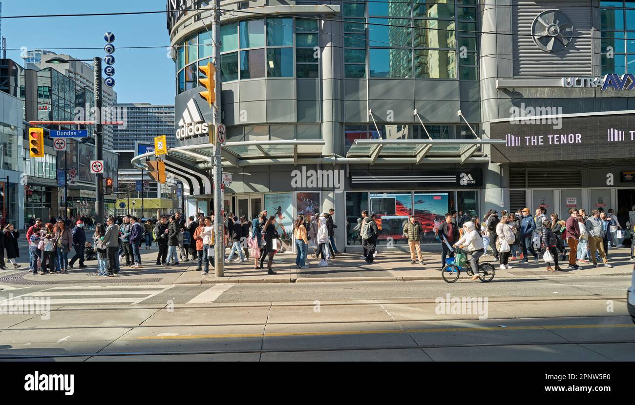 Yonge Street Toronto Stock Photo - Alamy