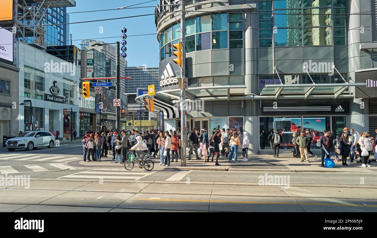 Yonge Street Toronto Stock Photo - Alamy