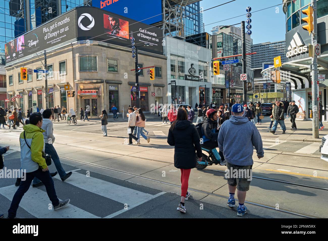 Yonge and bloor hi-res stock photography and images - Alamy