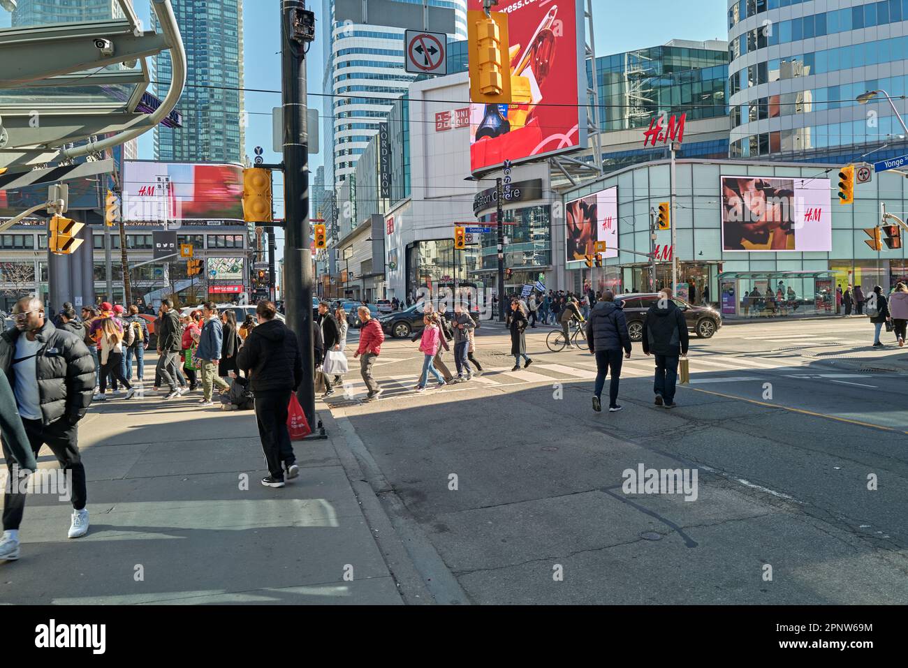 Yonge Street Toronto Stock Photo - Alamy