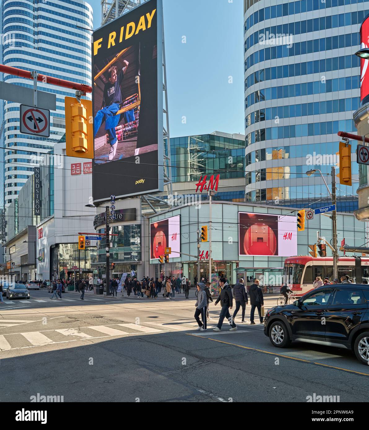 Yonge Street Toronto Stock Photo - Alamy